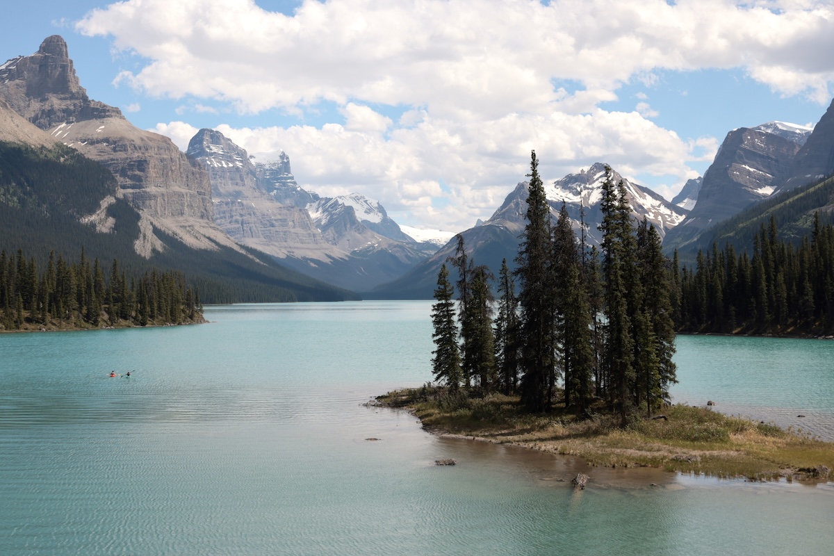 How to Visit Maligne Lake in Jasper: A Comprehensive Guide